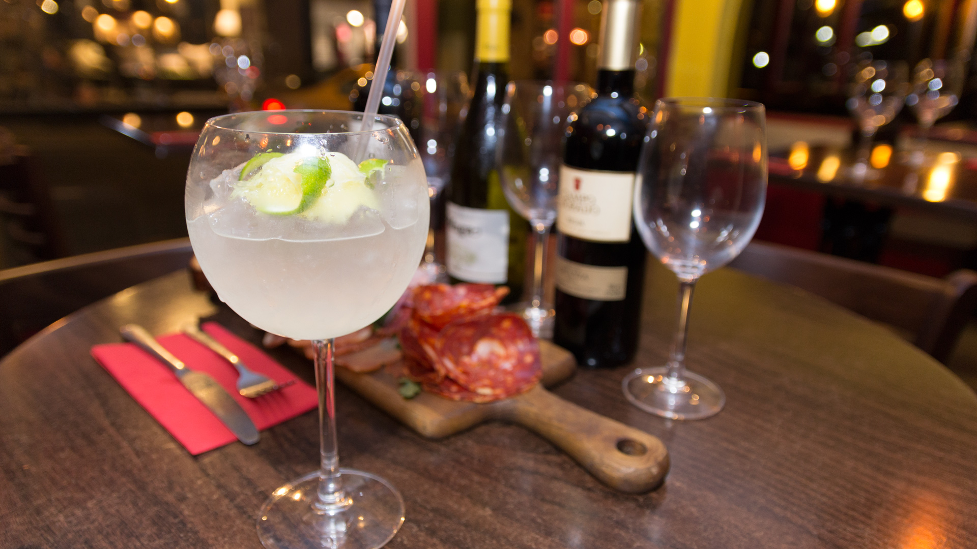 Sunday Live Music with Henry Defoe - Tziganos